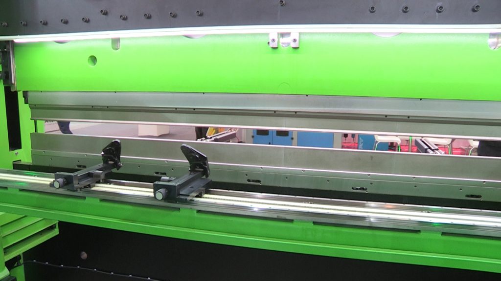 EVO III – INDUSTRIAL CNC PRESS BRAKE EVO III | Mac-Tech